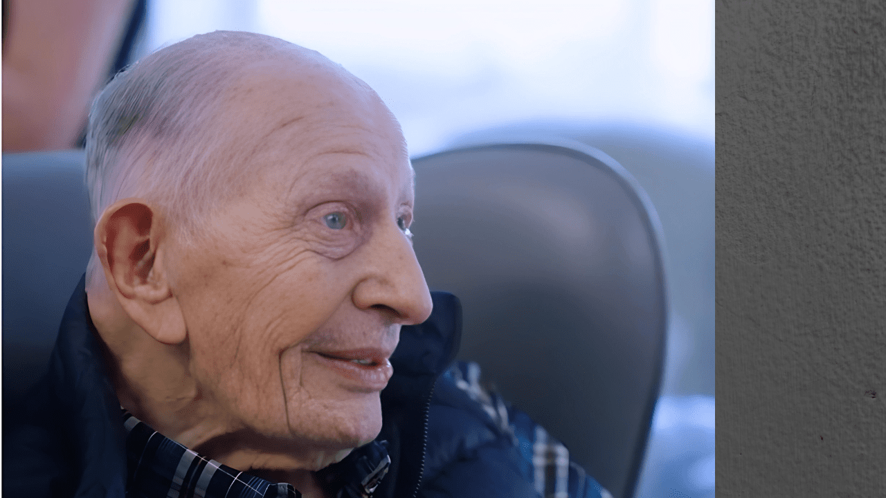 The new "oldest living man in the world", John Tinniswood, age 111 from UK - Geeks Around Globe